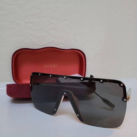Gucci | Accessories | Gucci Gg245s 01 Sunglasses Gray Gold Mirror ...